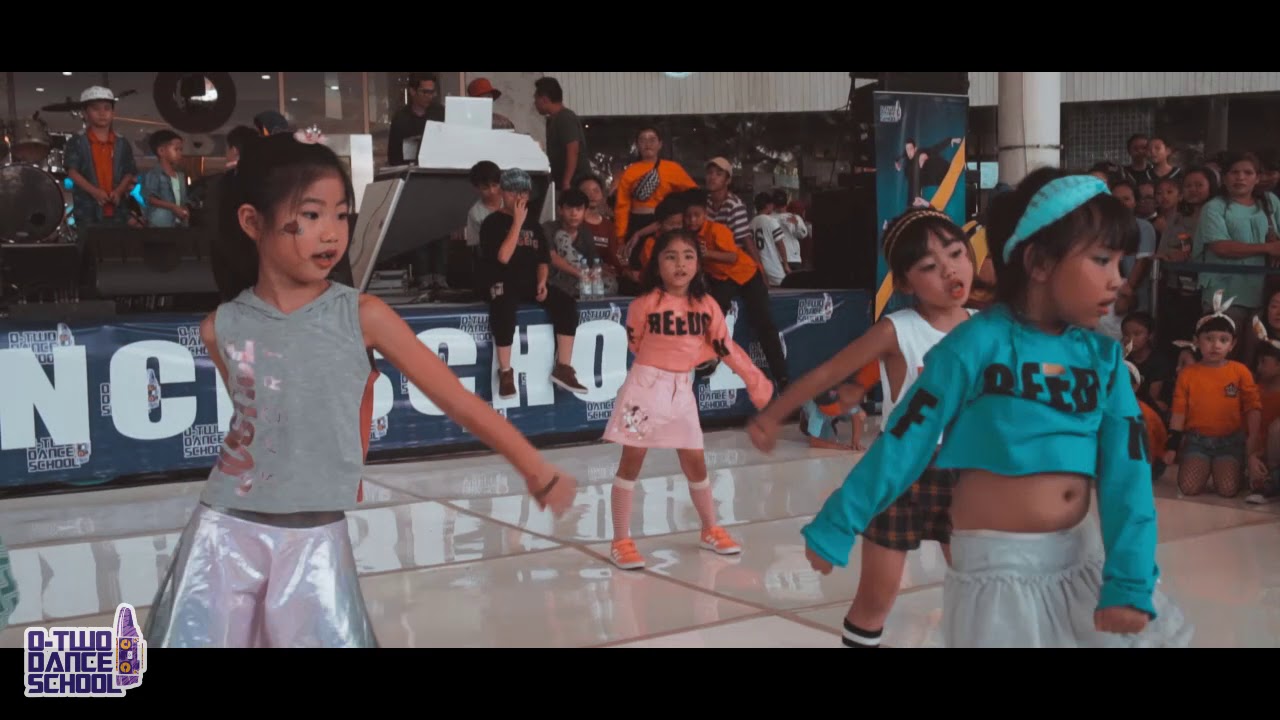 O Two Dance Showcase 10 | PowerPuffGirl - YouTube