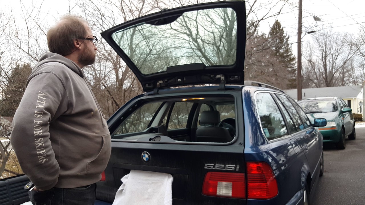 2003 BMW 525iT Rear Window Opening - YouTube
