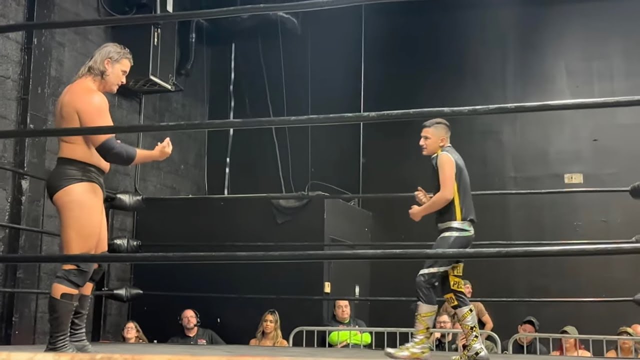 Alex Chamberlain vs Johnny Francois + Danny Danger 2/25/23 - YouTube