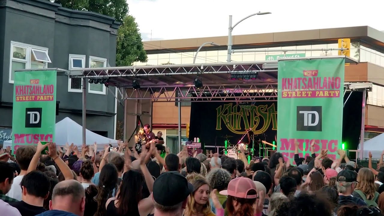 BIF NAKED - SPACEMAN [LIVE] - YouTube