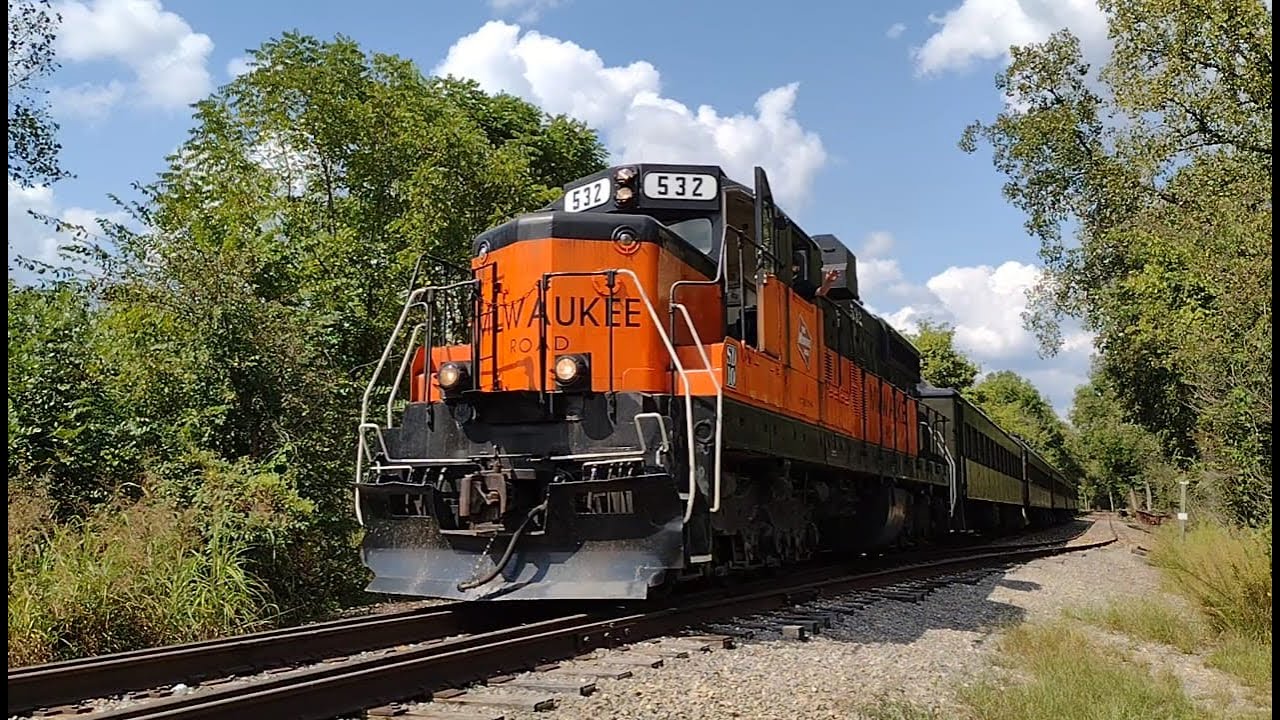 Milwaukee Road SD10 leading the Whitewater Valley Railroad south bound ...