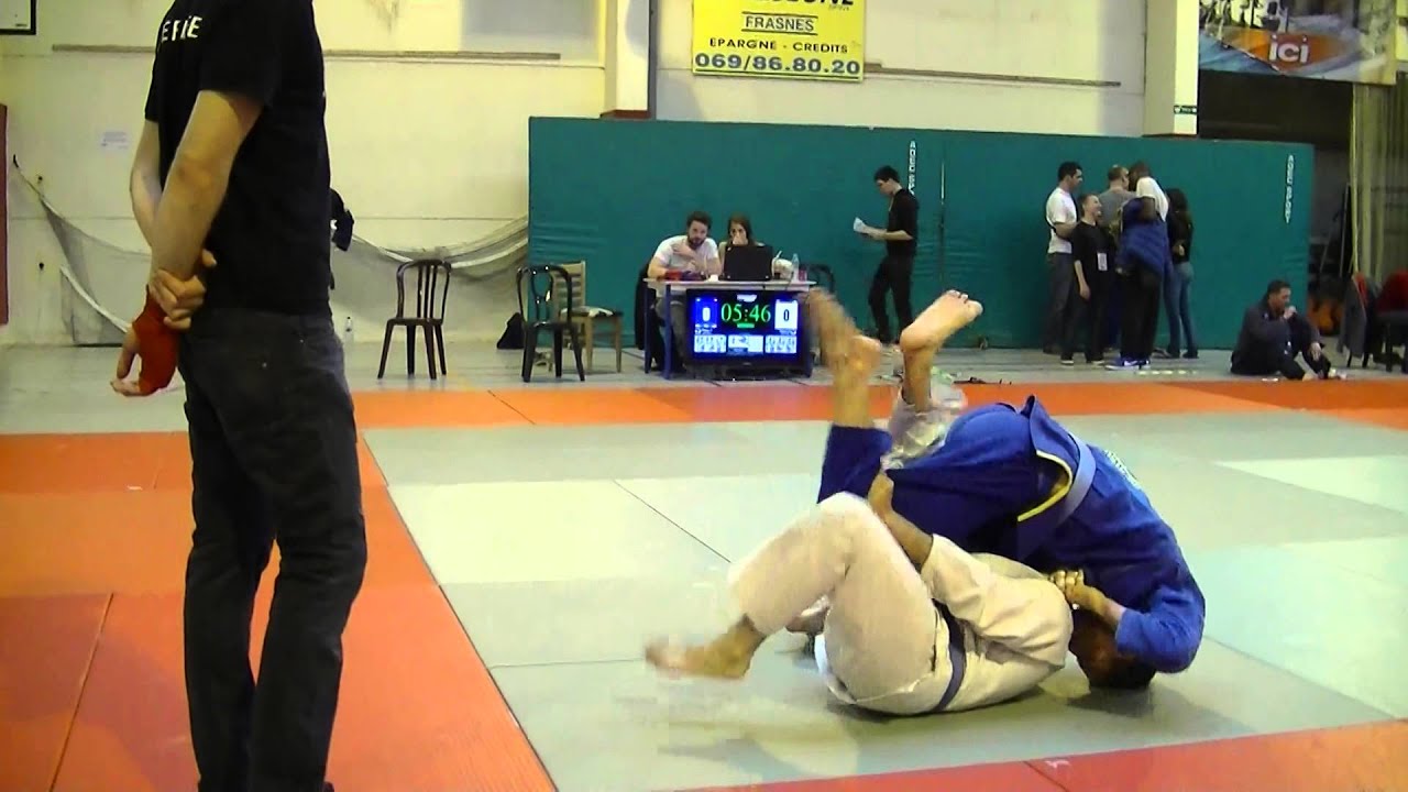 Nick 1ste fight open weight Ground gi fight cup 15Nov2015 - YouTube