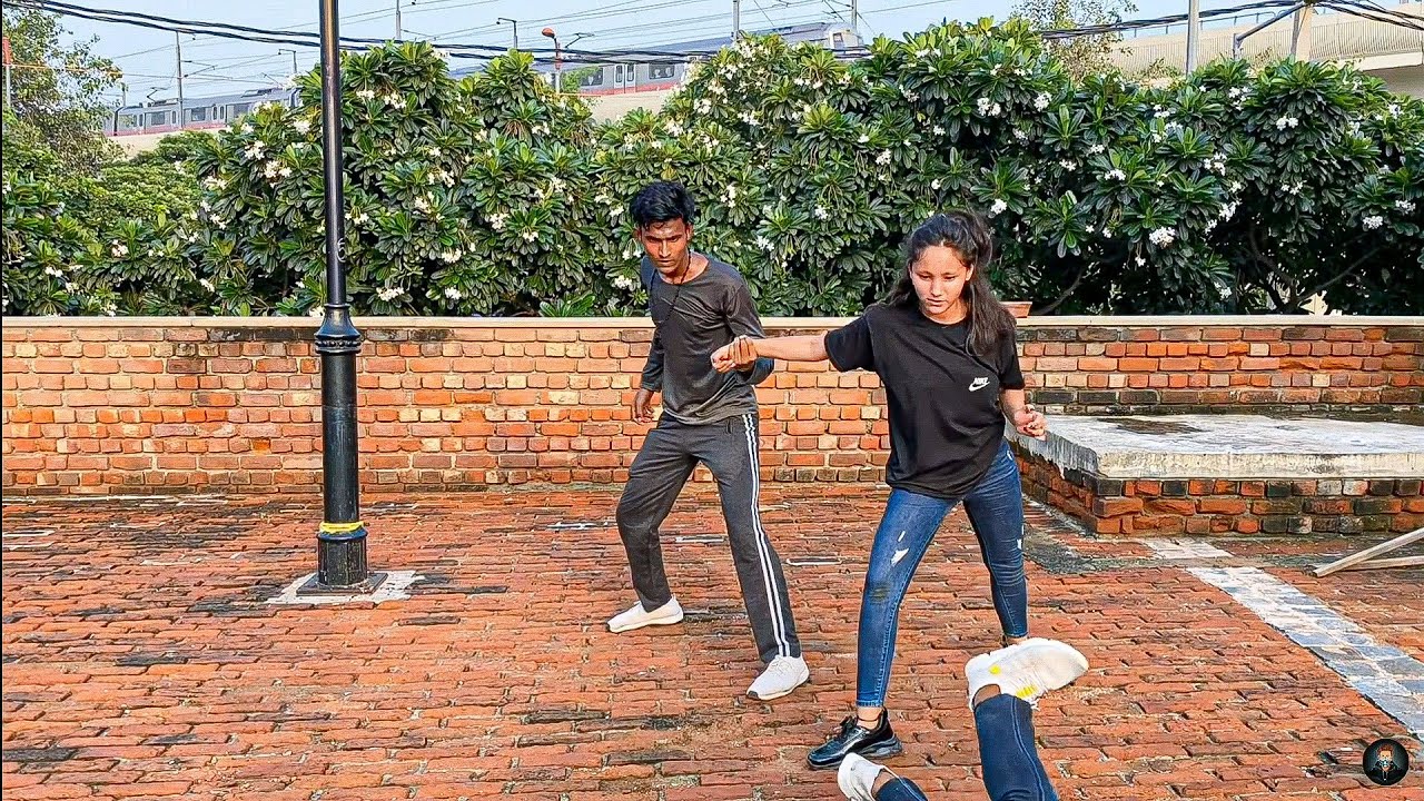 Top street fight Saving the girl ||street fight||Best fight scenes ...