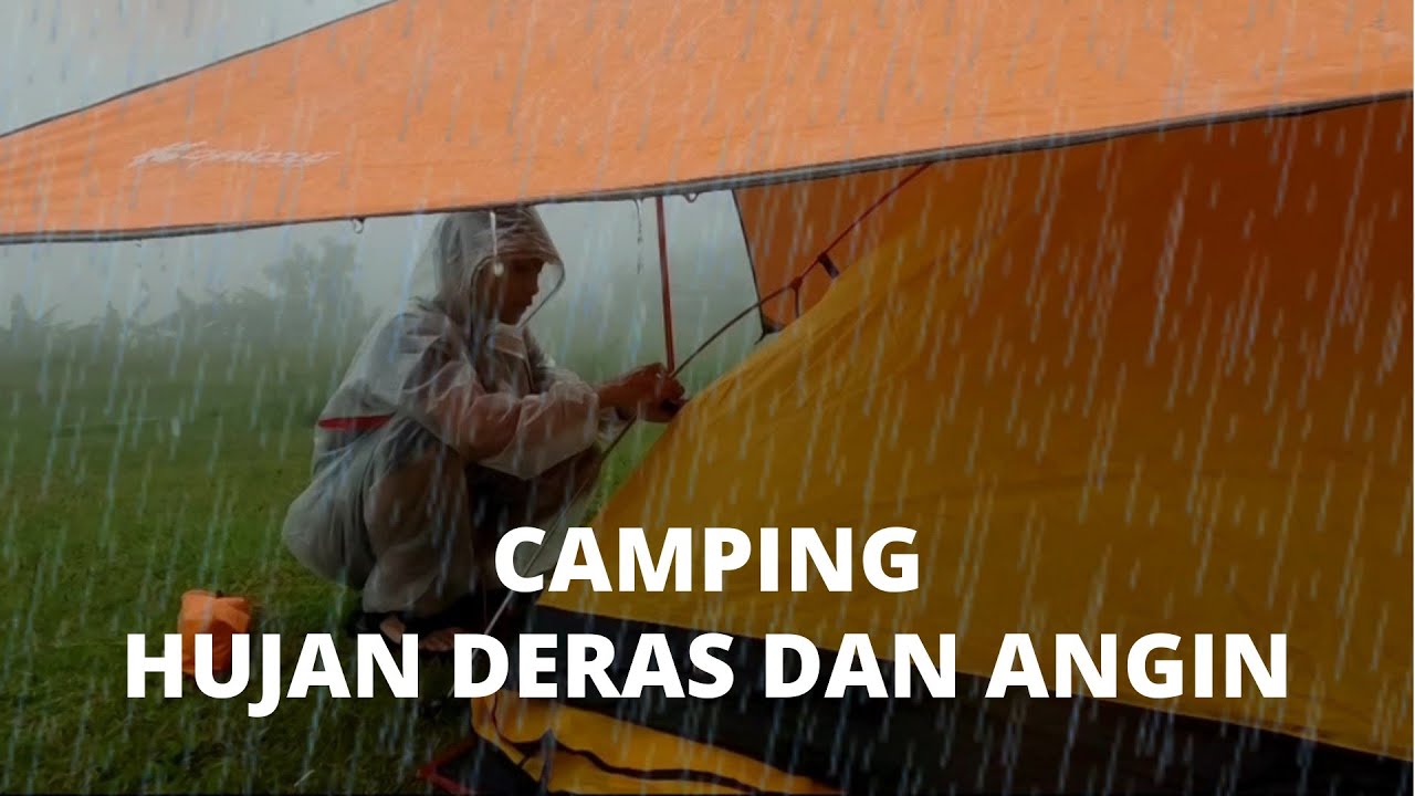CAMPING HUJAN DERAS DENGAN SUARA BADAI GUNTUR DI PADANG RUMPUT ...