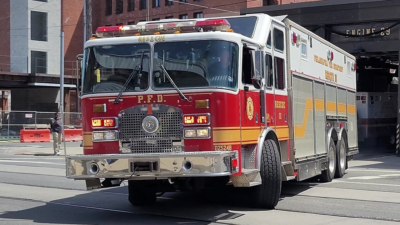 Philadelphia Fire Department Engine 29 Rescue 1 & Medic 15 Responding ...