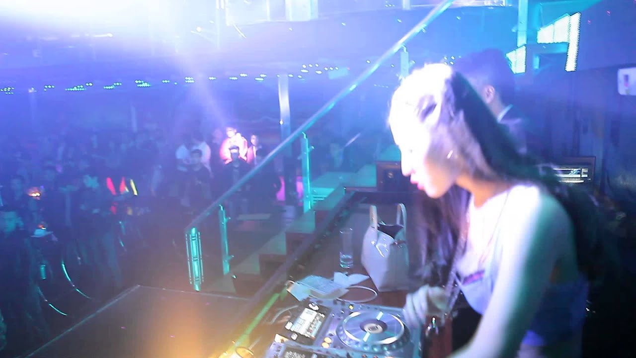 Dj Oxy in the mix to Luxury Club 153 Yên Phụ - YouTube