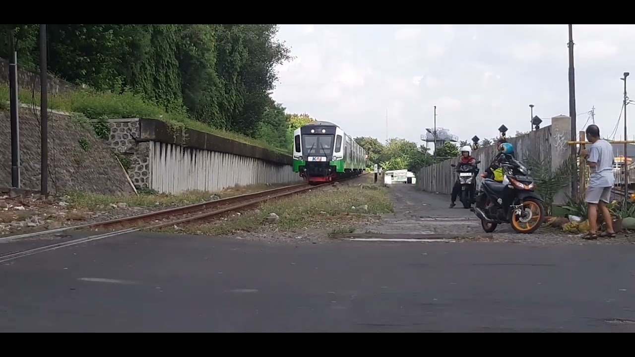 commuter line sindro - YouTube
