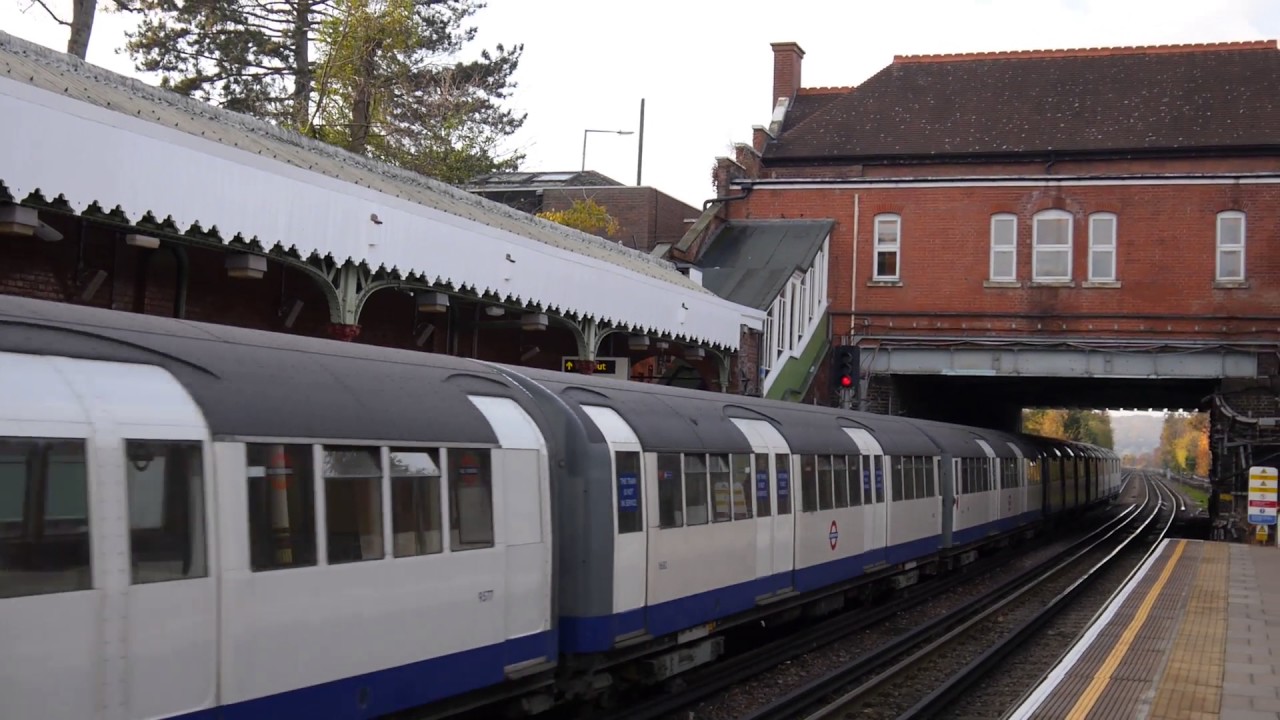 Central Line 1992 Stock & 1962 Stock Rail Adhesion Train At Chigwell 26 ...