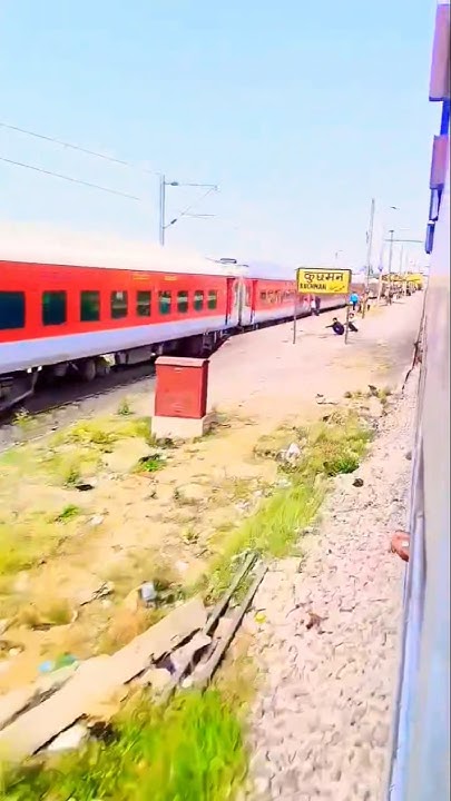Howrah Amritsar Mail Overtakes Guwahati Barmer Express at High Speed #shortsfeed #ytshorts # ...
