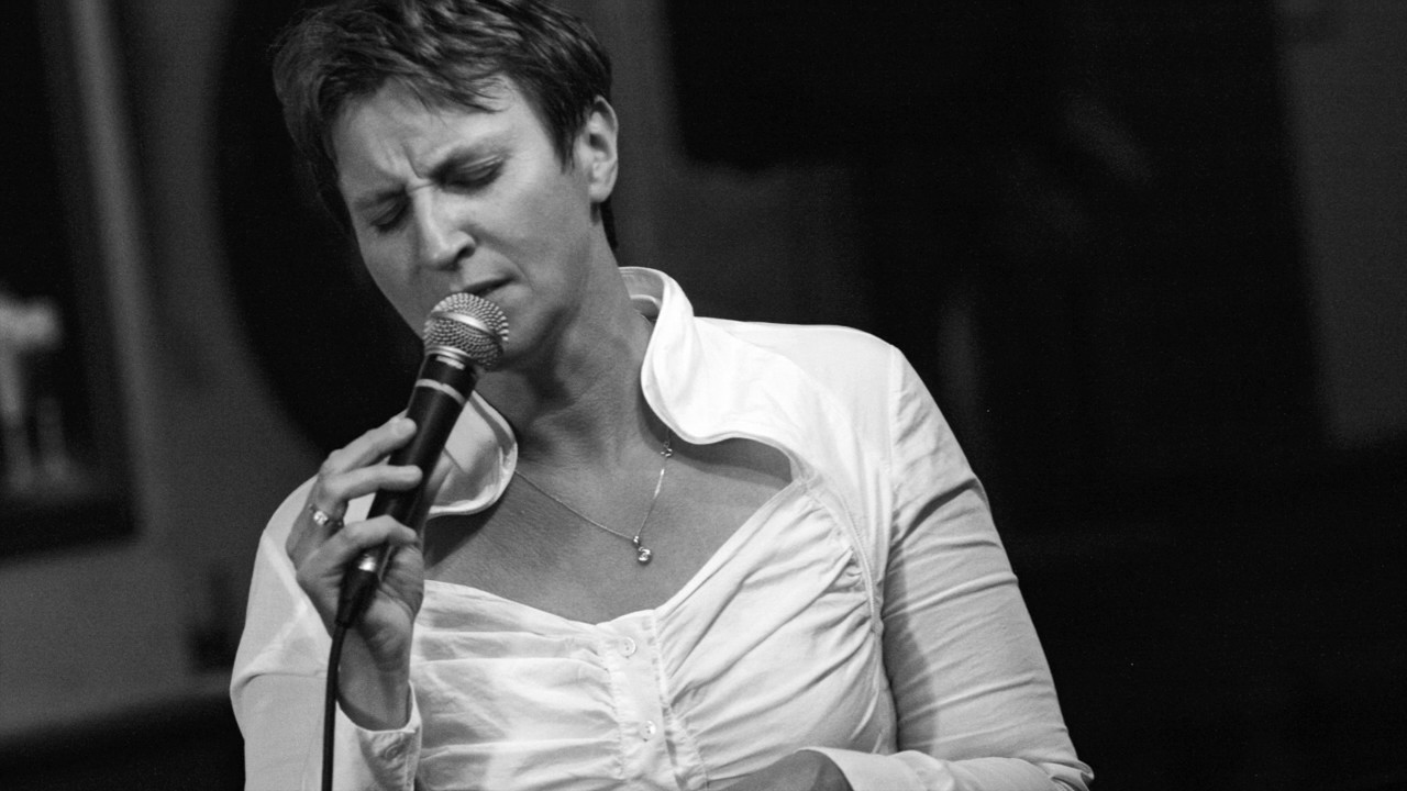 Jazz Singer Patricia Mulder - YouTube