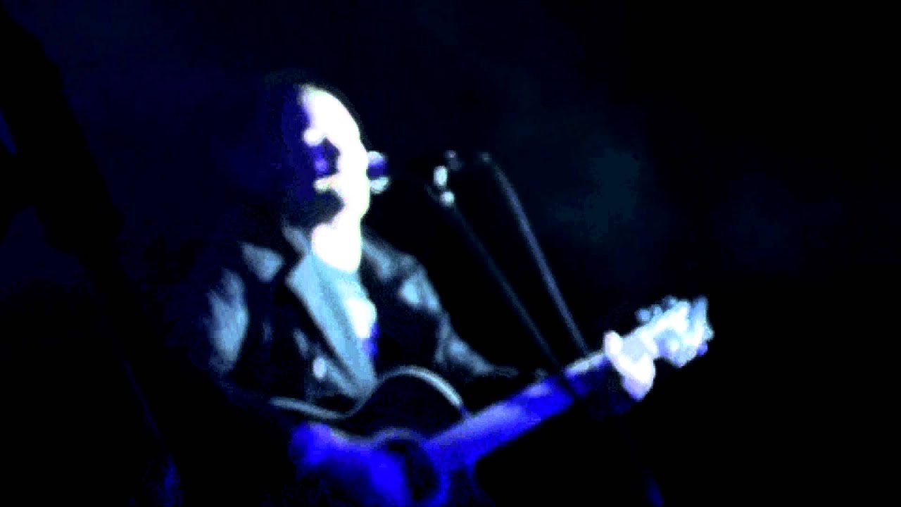 Johnathan Devoy "you outta know" The Basement Canberra - YouTube