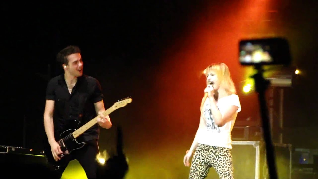 Paramore - Where the lines overlap (Live in Manila) - YouTube