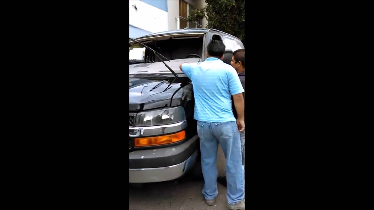 MS Glass replaces windshield on Safelite van - YouTube