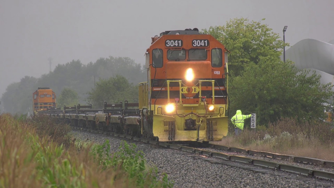 CF&E Wind turbine windmill blade train to Van Wert Terminal - YouTube
