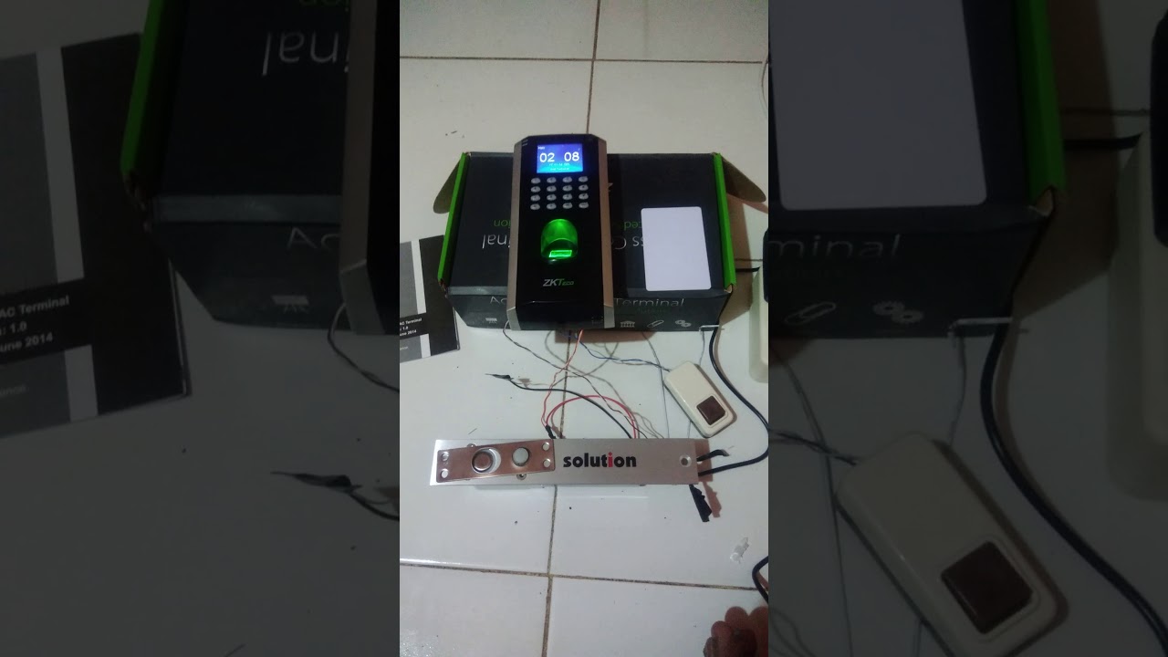 Acces door lock ZKT SF200 - YouTube