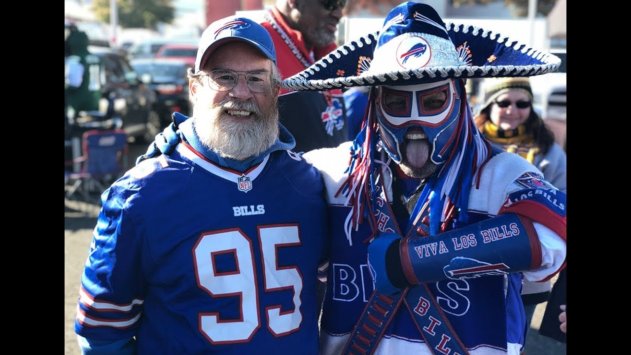 Bills Mafia superfan "Pinto Ron" celebrates 400th consecutive game ...