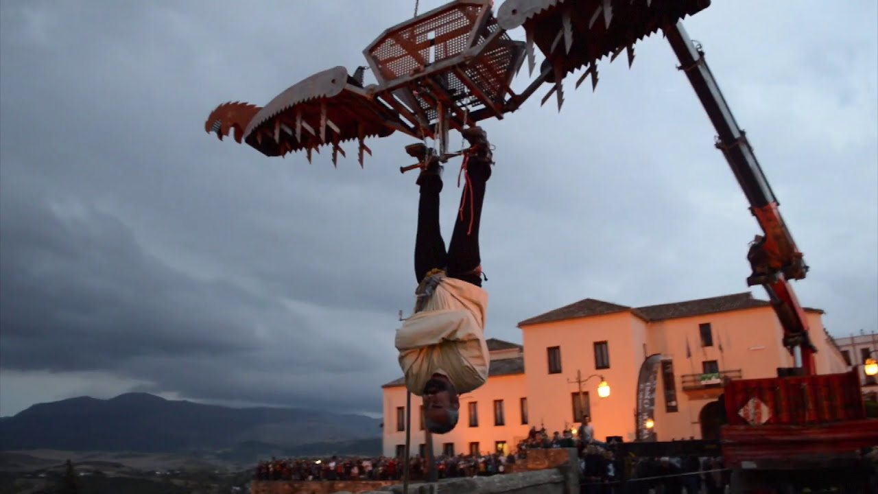 Victor Cerro escapismo Ronda 8 cámaras escapology artist magic ...