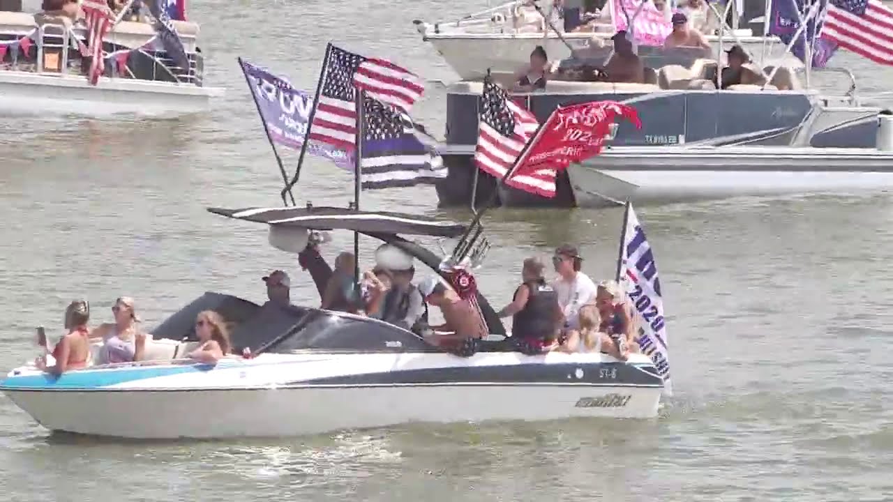 Hundreds show up to President Trump's boat parade - YouTube