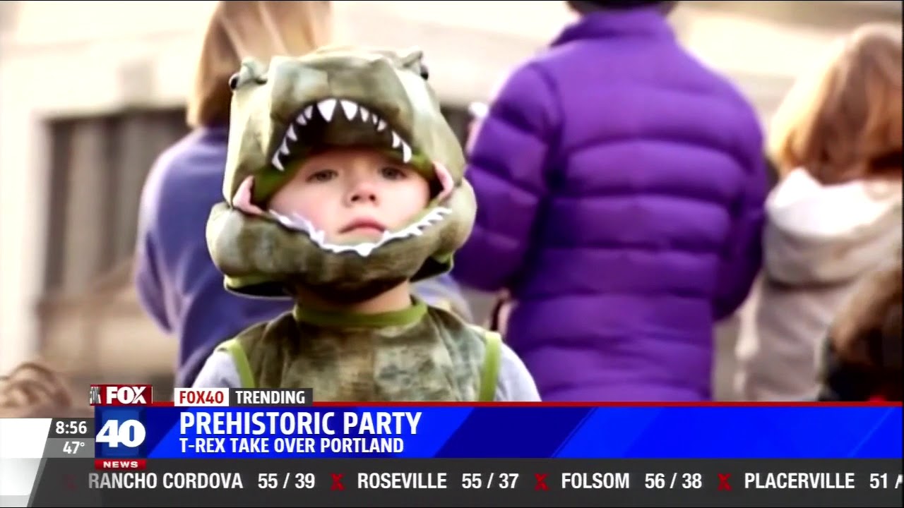 T-Rex dance off in Portland, Oregon - YouTube