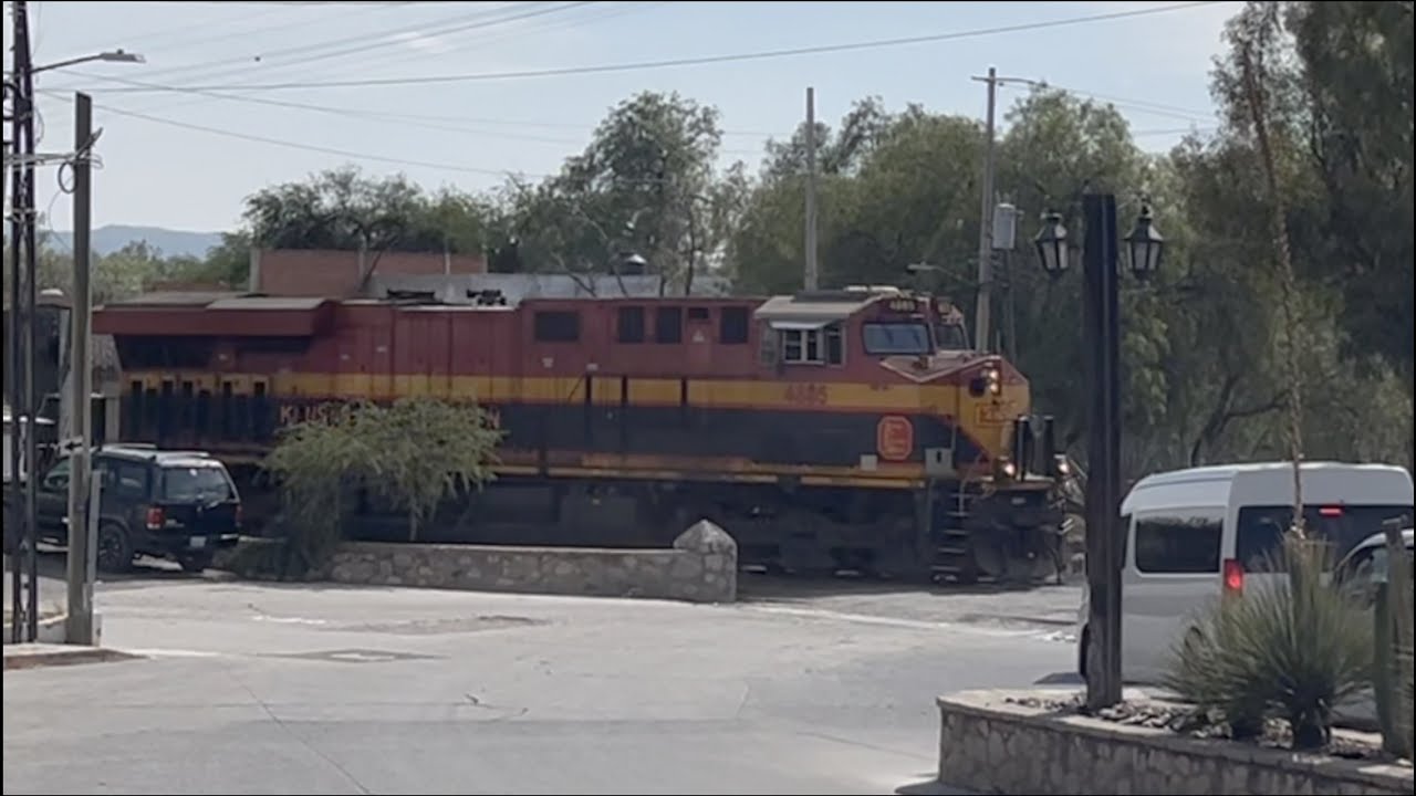 KCSM 4885 ES44AC Leads A Mixed Freight Train At San Miguel Allende, Mexico - YouTube