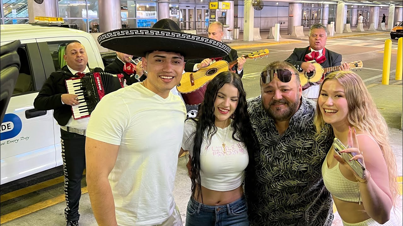Nos recibieron con mariachis en Miami || JC AND SONDRA - YouTube