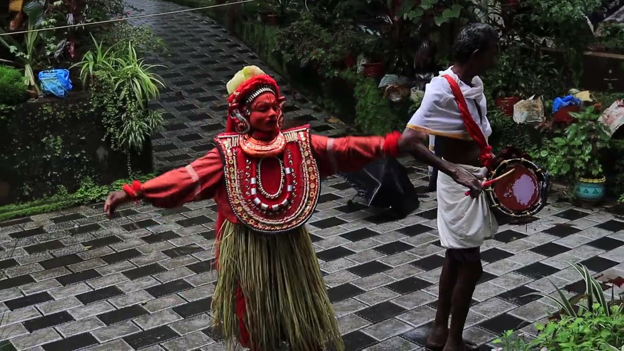 Aadivedan | Karkidaka theyyam | Kerala | Monsoon | Traditions - YouTube