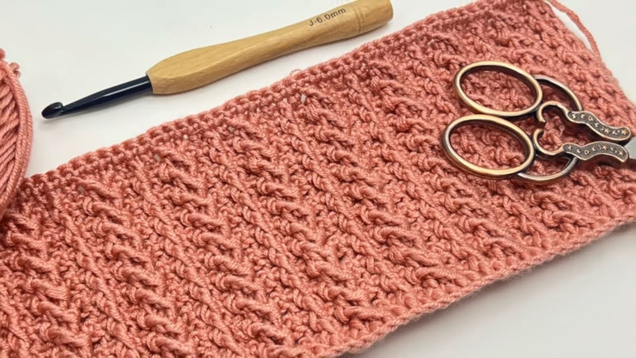 Very easy crochet models for beginners (scarf, beret, baby blanket, bag ...