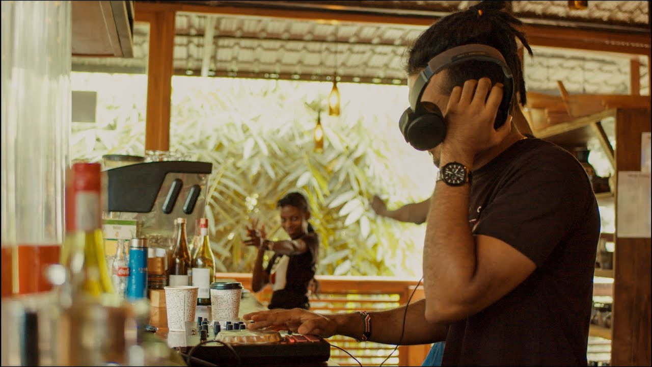 Reggae Mix for Christmas? | Coffee Vibrations E2 | Mix by DJ T - YouTube