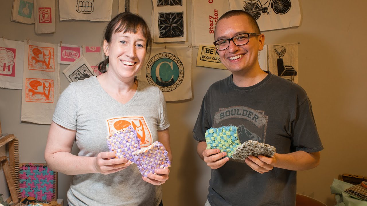 Weaving with a continuous strand of fabric - YouTube