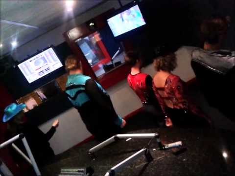 Siesta on OFM - Natasja Jacobs learning some line dancing - YouTube