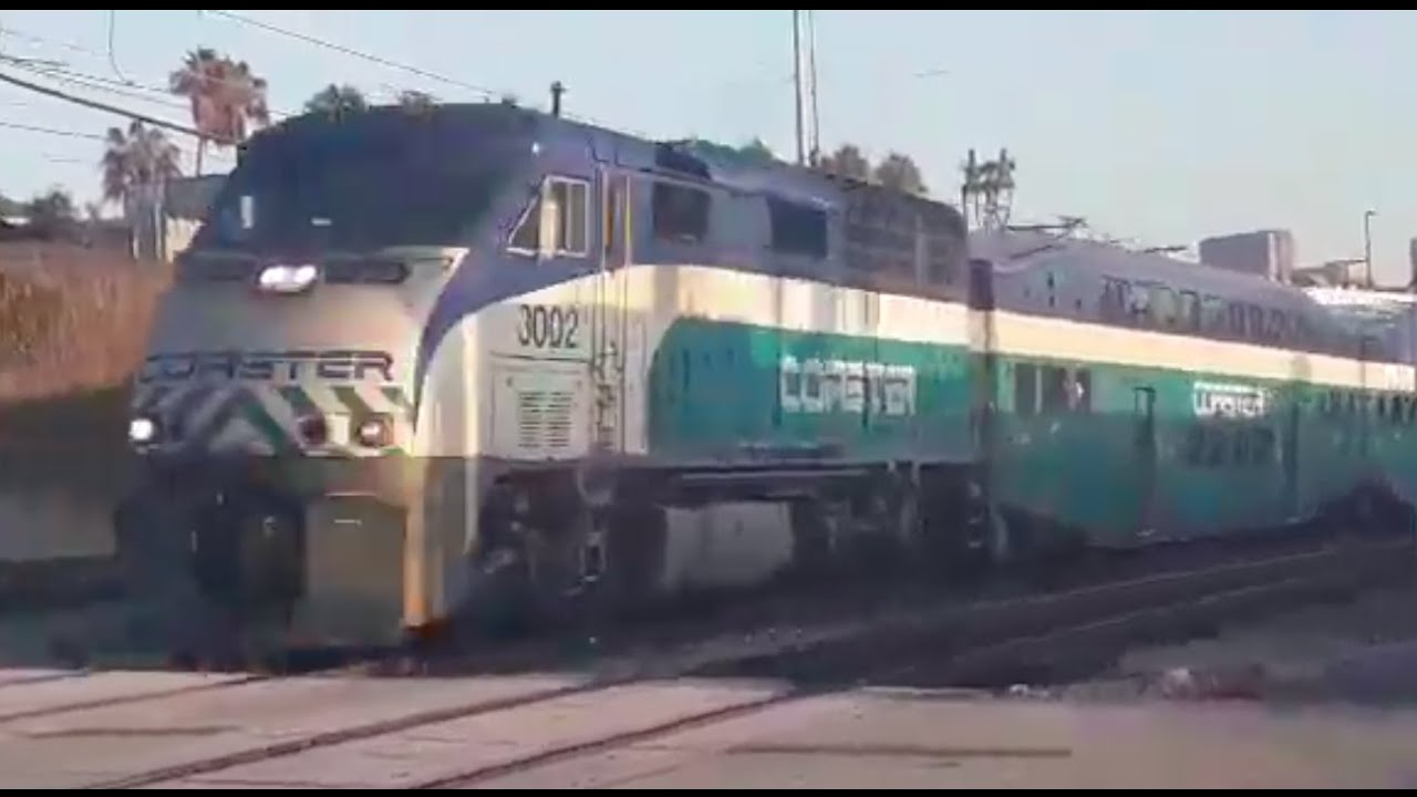 Coaster F59PHI 3002 speeds up in Middletown, San Diego - YouTube