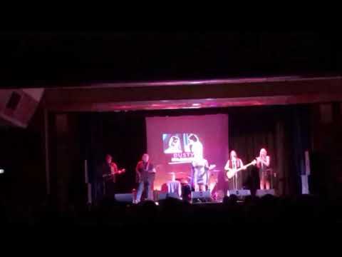 Sandie Dodd as Dusty - Silver Threads & Golden Needles - YouTube
