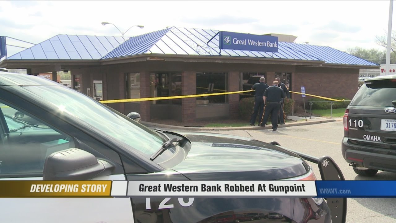 Great Western Bank Robbed At Gunpoint - YouTube