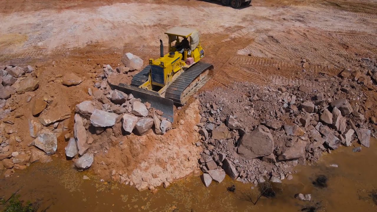 Heavy Equipment Machines Bulldozer Komatsu Spreading Rock With Best ...