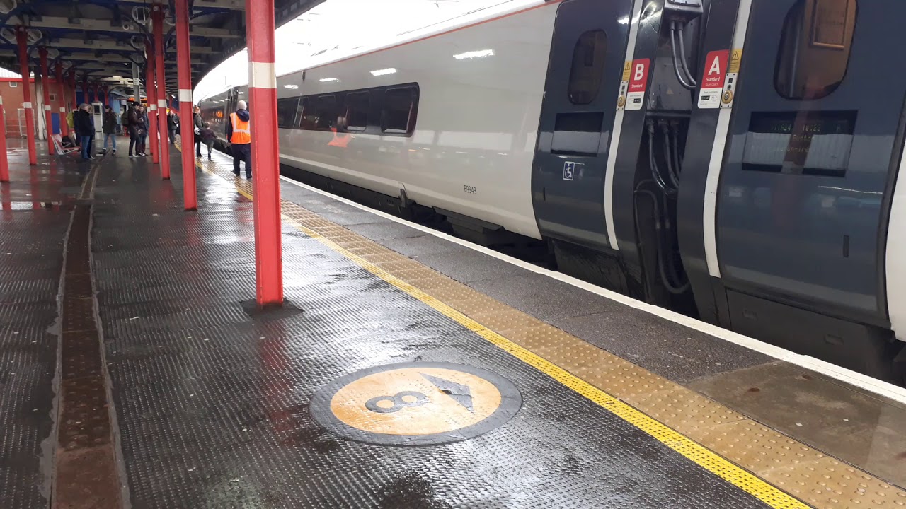 Avanti west coast Class 390 pendolino arriving into stockport - YouTube