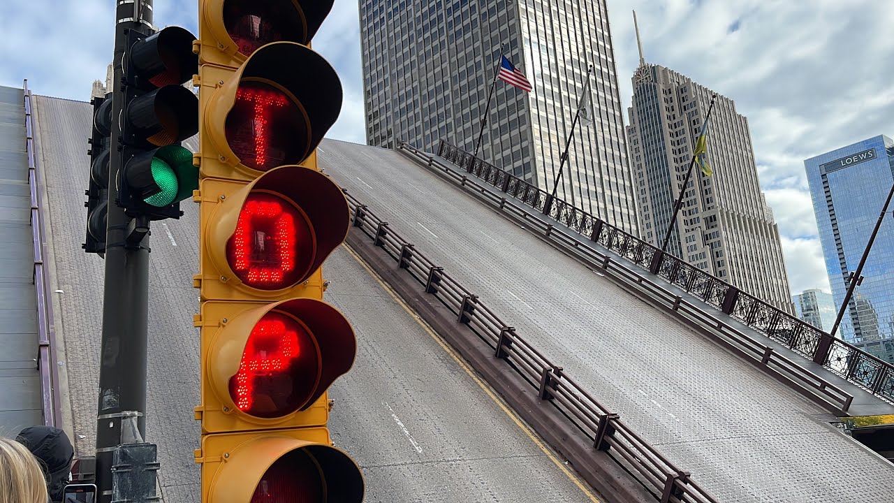 Chicago Upper & Lower DuSable/ Michigan Ave Bridge Opening and Closing ...