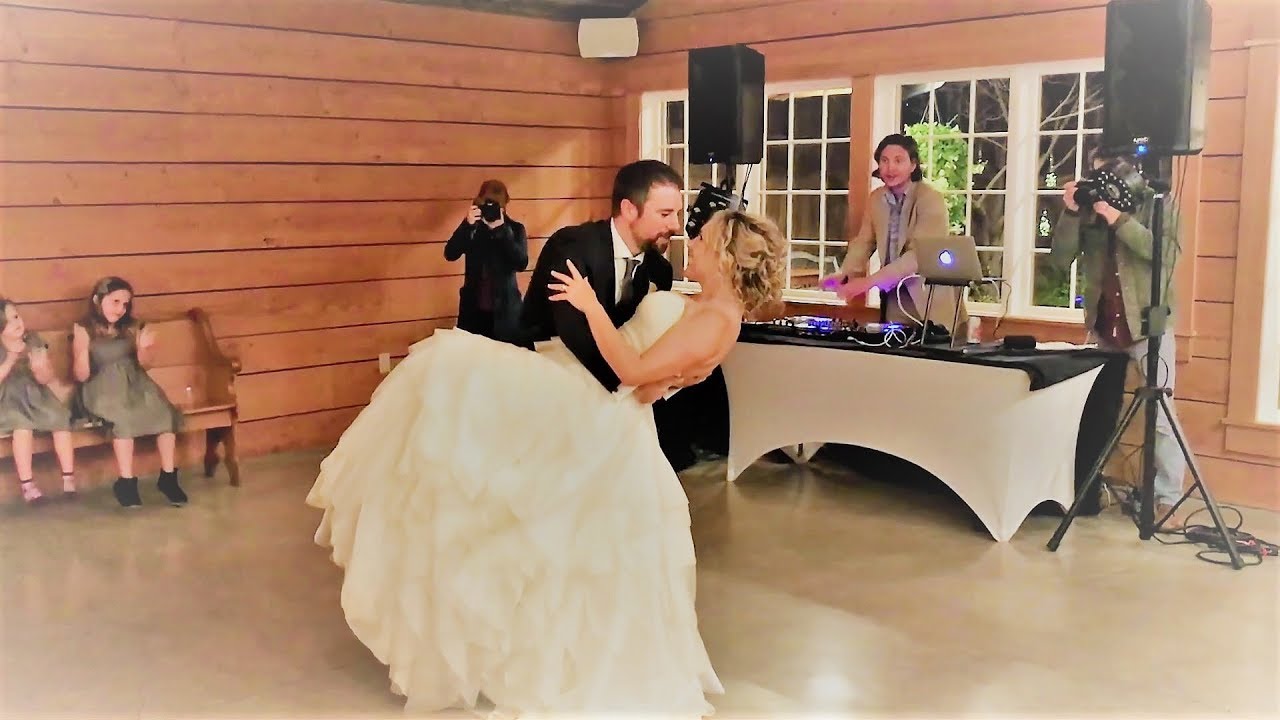 Wade and Meghan's 1st Dance!! - YouTube