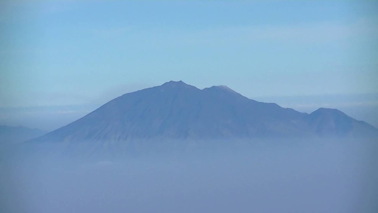 pemandangan dari puncak mahameru - YouTube