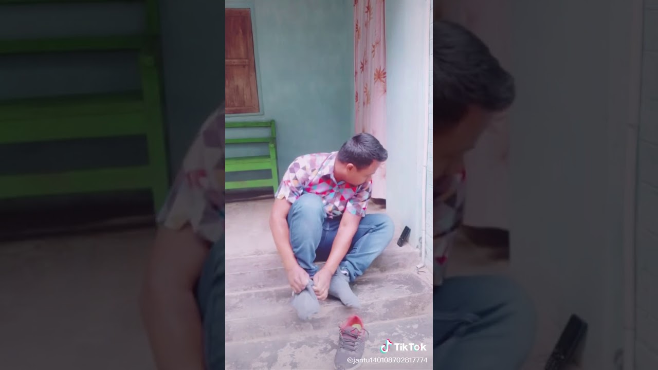 Tutorial pakai sepatu🤣🤣🤣🤣 - YouTube