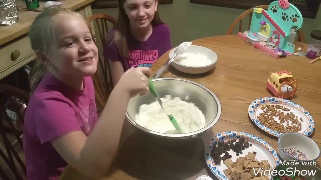Cake Battle with friends! - YouTube