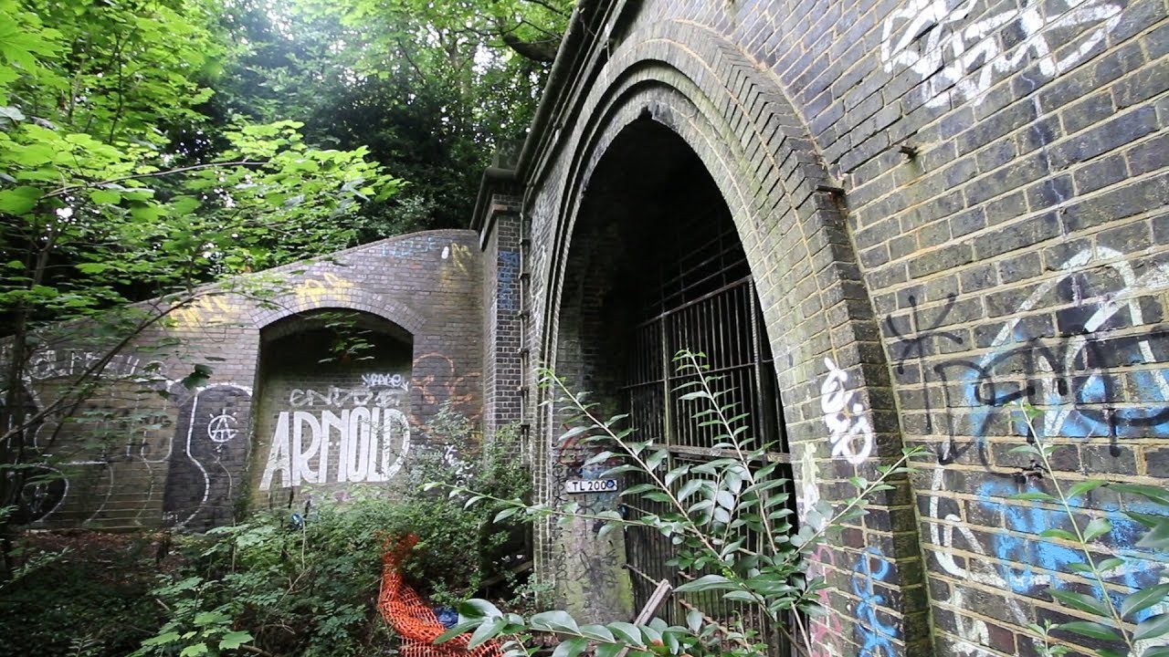 Abandoned platforms of Highgate Underground Station - YouTube