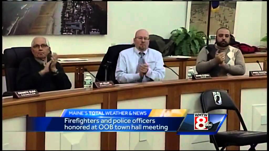 Firefighters, police honored for saving people from burning building ...