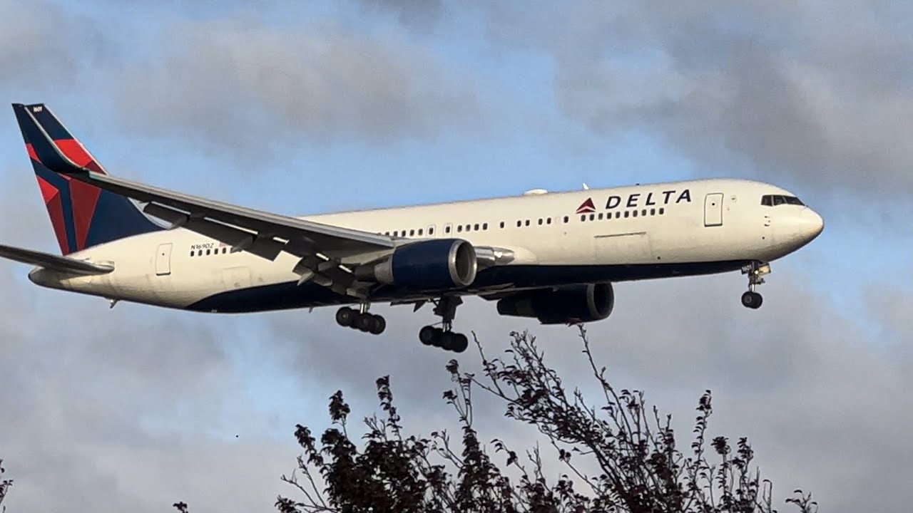Delta Boeing 767 Landing at Lisbon Airport! - YouTube