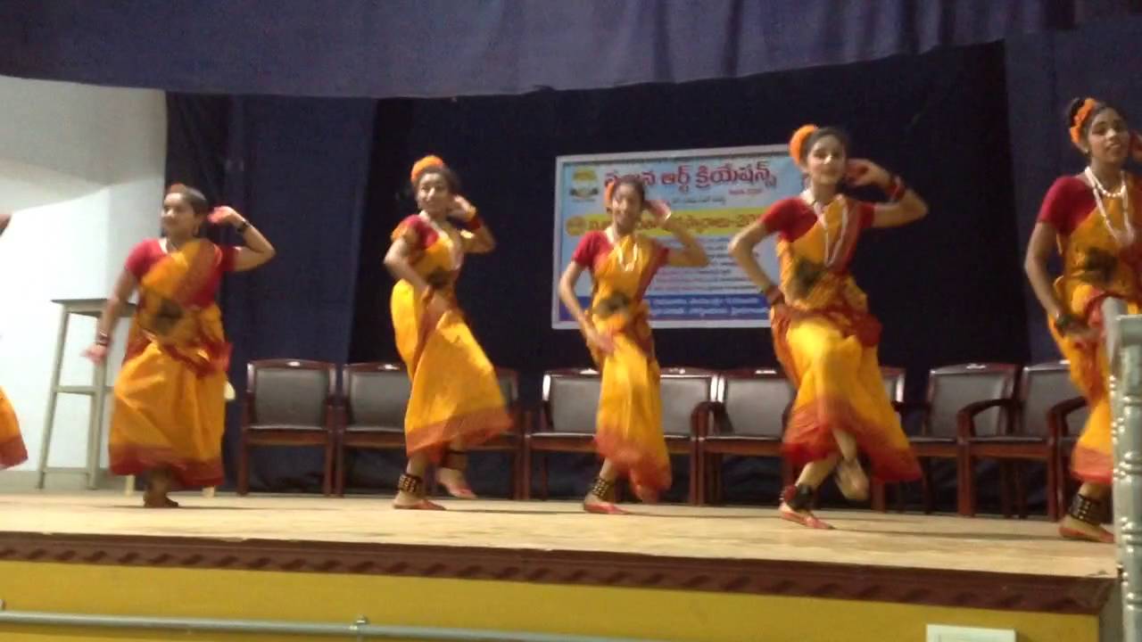 Batkamma pata- Paccha pacchani palle - Folkdance by Sisira - YouTube