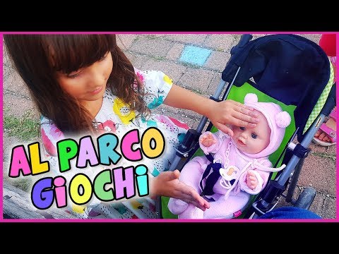 Alyssa porta Baby Susù al Parco Giochi col Passeggino