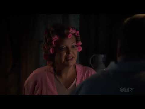 Young Sheldon |S06E02| George Cooper & Brenda Sparks in chicken coop!