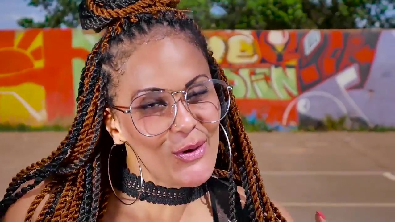 Lianah - Chapeau Nouveaute clip gasy 2017 - YouTube