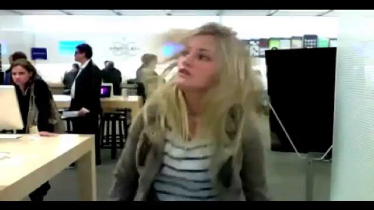 iJustine Dancing at The Apple Store! (doing her thang!) - YouTube