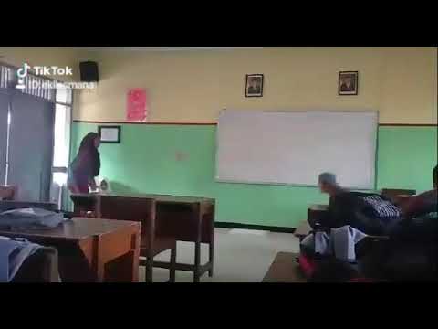 Tiktok versi voli di kelas 08feb2020
