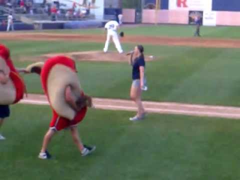 hot dog race at Newark Bears game! D-Webb vs. Beefy Ballpark B-Spins ...